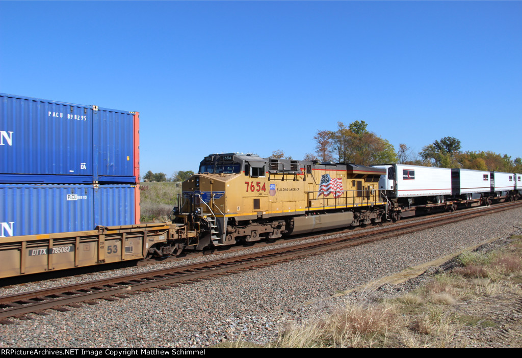 UP 7654 - Mid Train DPU